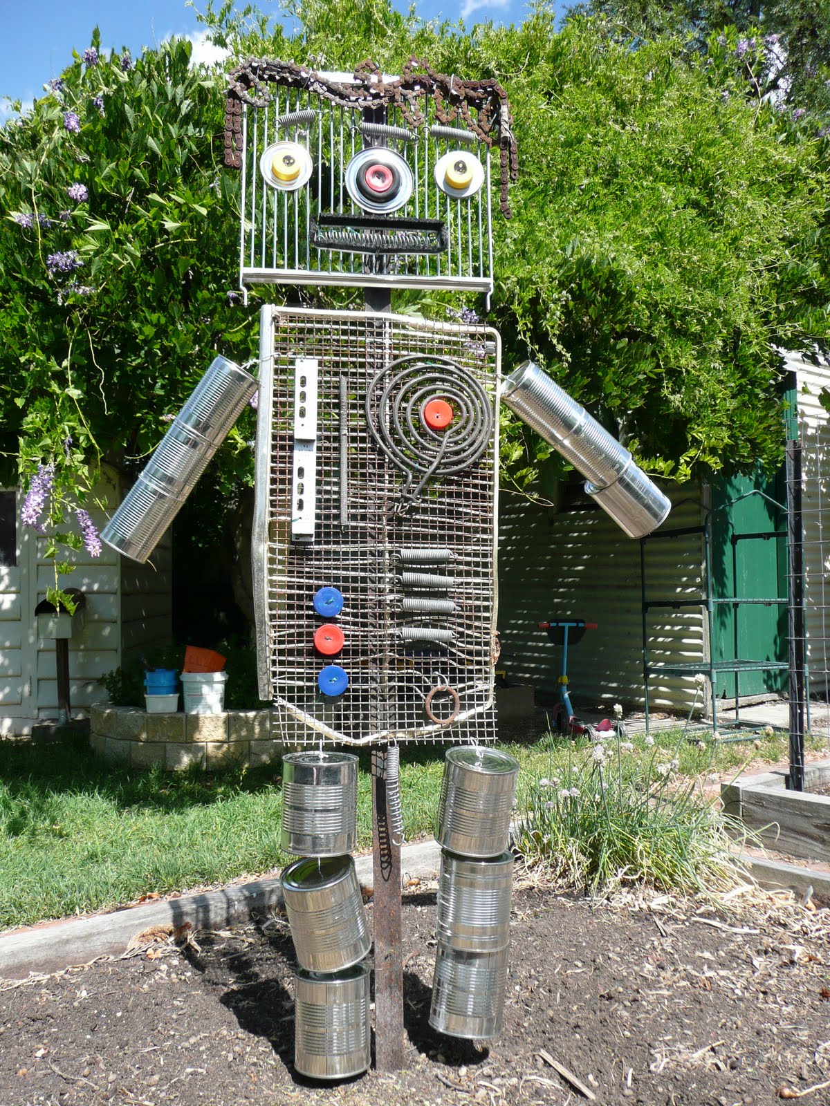ZippyZippy: The Robot Scarecrow