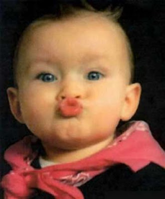 Funny Pictures: Baby Smooch Funny Image