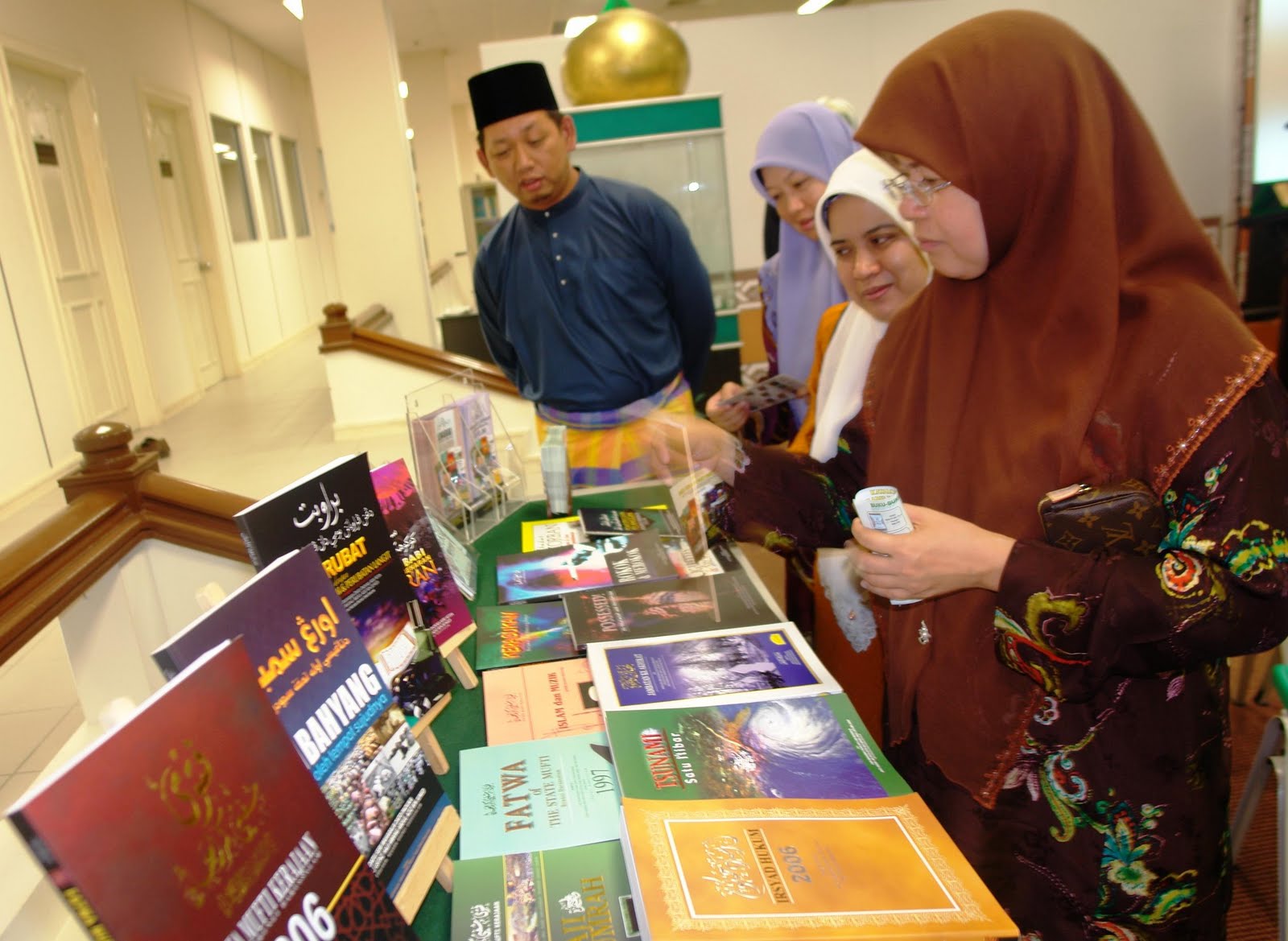 Sekolah Menengah Arab Laki-Laki Hassanal Bolkiah: Lawatan Ke Jabatan ...