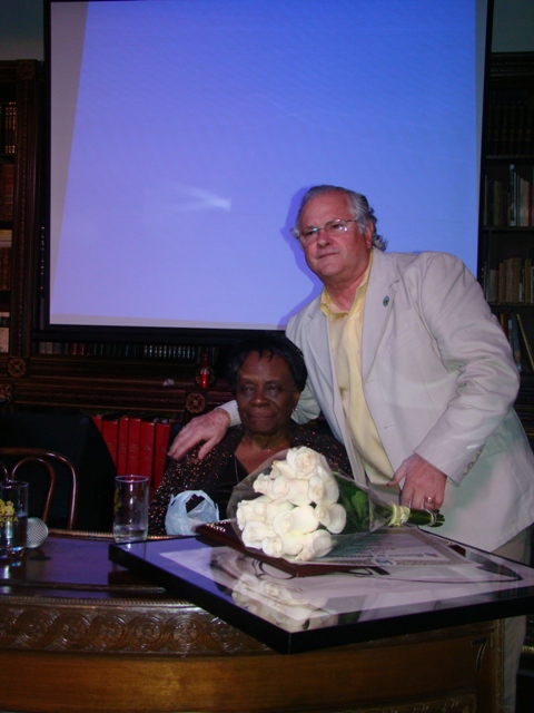 Gaspar, El Lugareño: Miami le rindió homenaje a Zenaida Manfugás