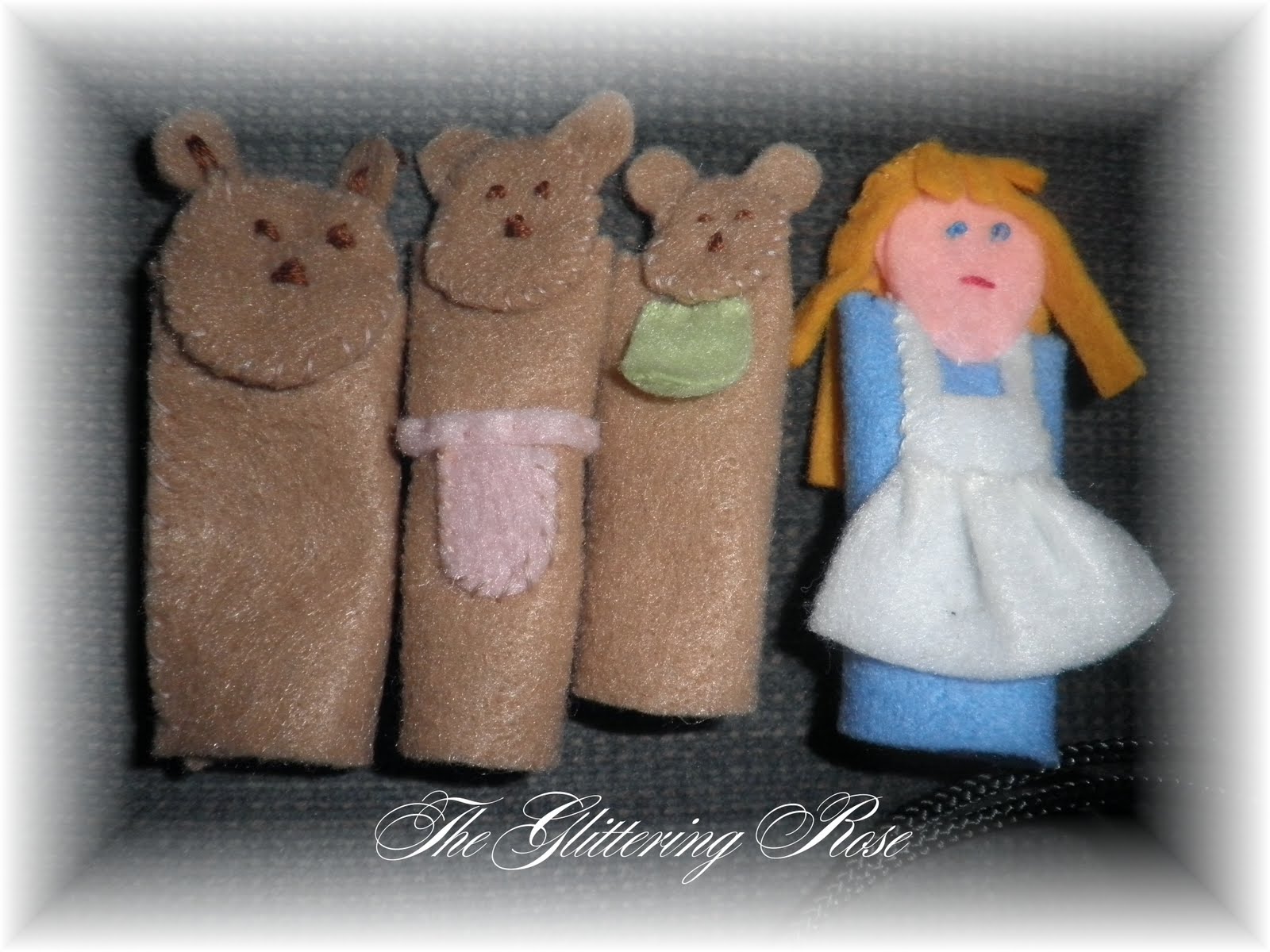 The Glittering Rose: Goldilocks And Three Bears Finger Puppets