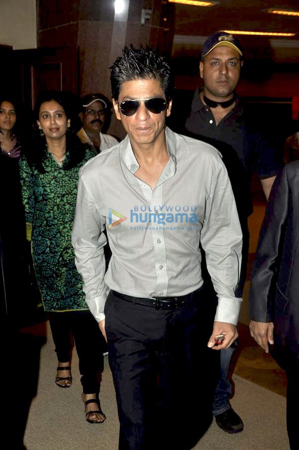 Celebrity Popular: Shahrukh Khan Unveils Eros Media IPO at BSE