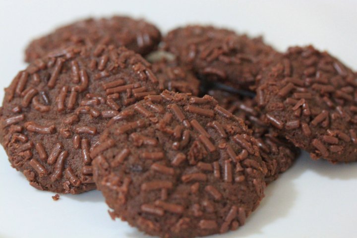 Homemade Tishrin Cookies: Chocolate Rice Cookies
