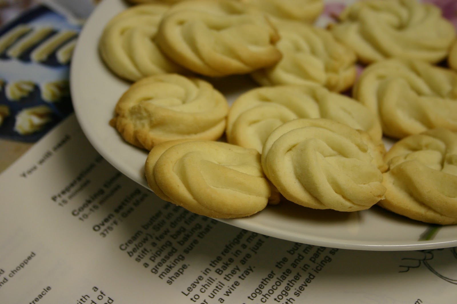 Sumi's Kitchen: Viennese Shortbreads/Biscuits with chocolate ...