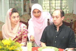 Foto Manohara dan Tengku Muhammad Fakhry di Majlis Perkahwinan Anak ...