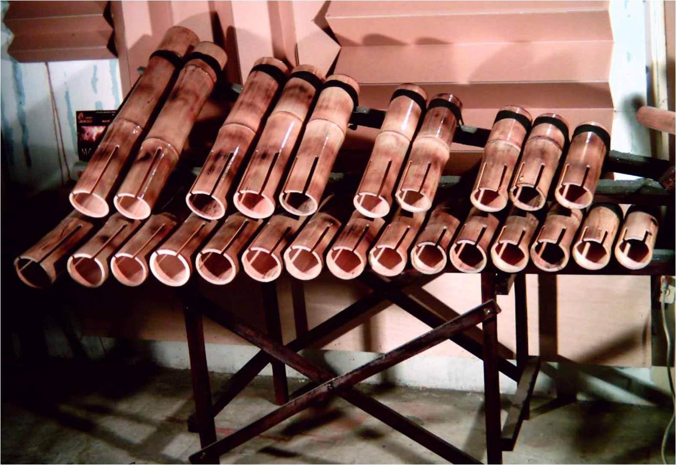 FERNANDO CHAVEZ: INSTRUMENTOS DE BAMBU