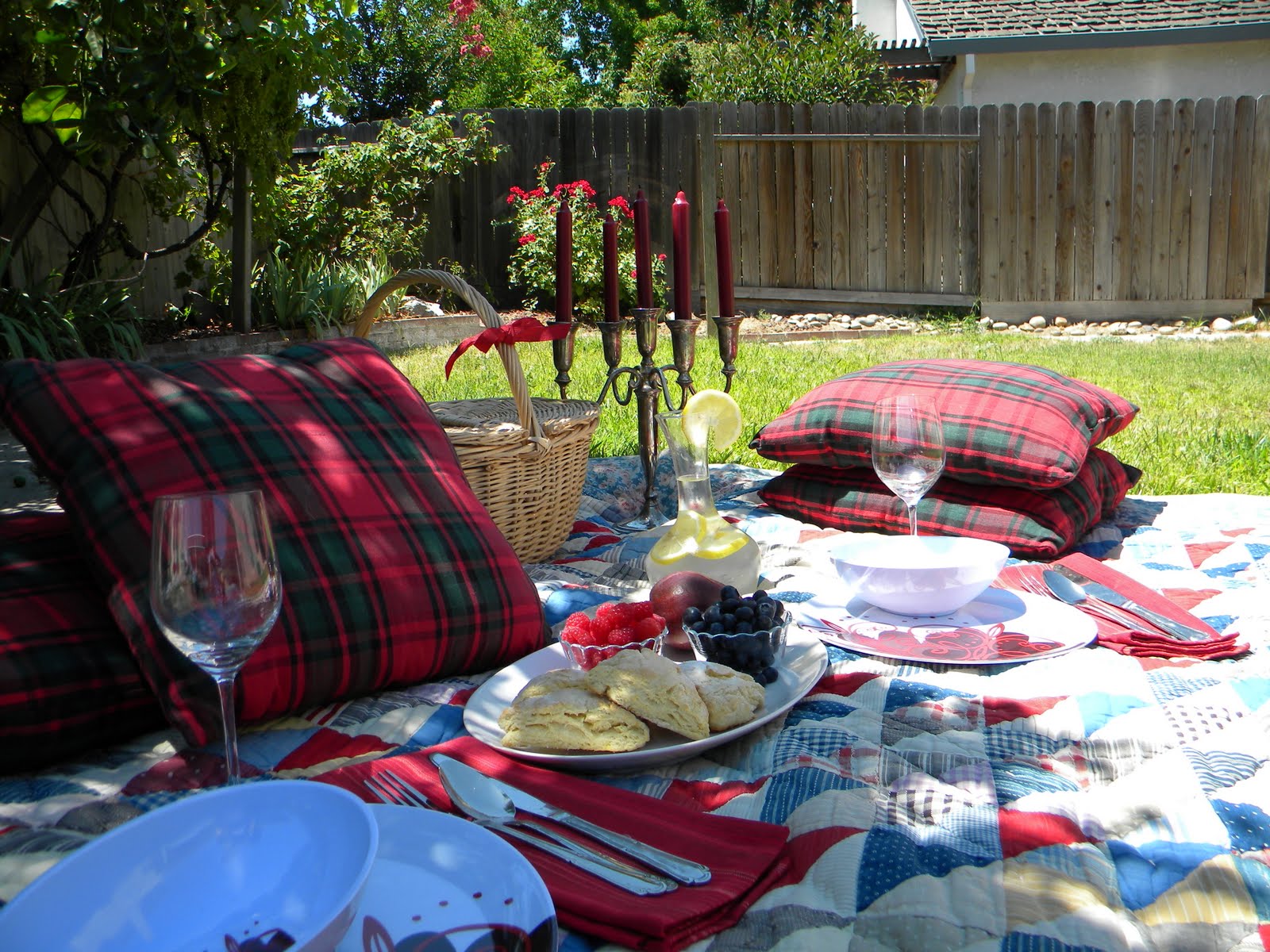 daze of grace: Picnic Brunch Tablescape