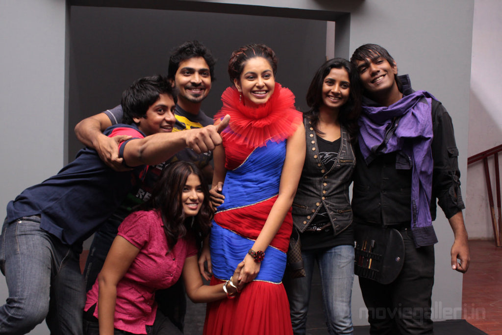 test: Easan Movie Latest Stills, Easan Movie Latest Photo Gallery