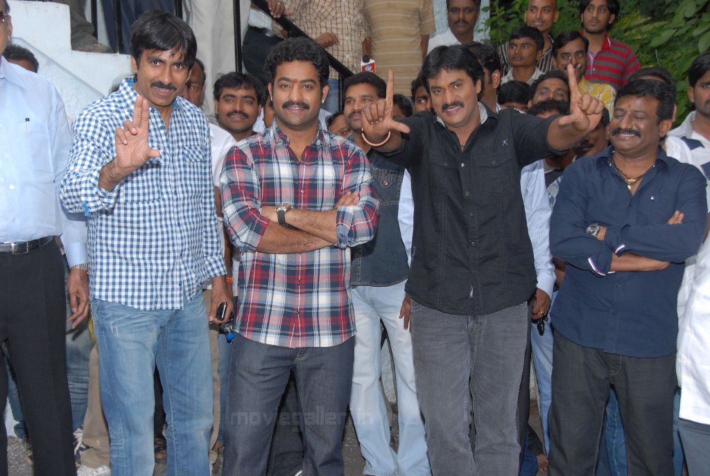 test: Jr NTR, Ravi Teja, Venkatesh, Ram Charan Teja @ Eega Movie ...