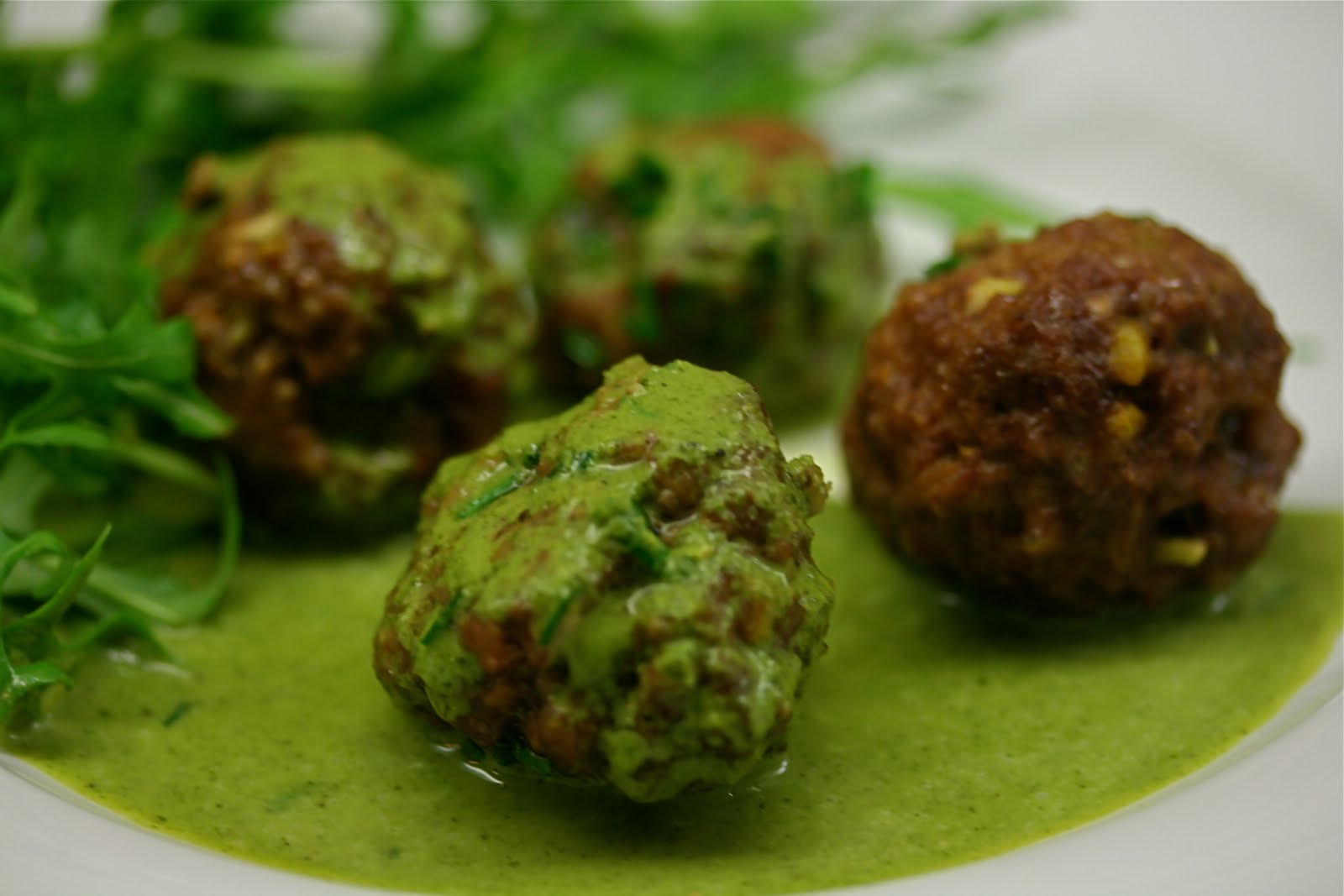 Puhas rõõm: Lihapallid karulauguses kastmes