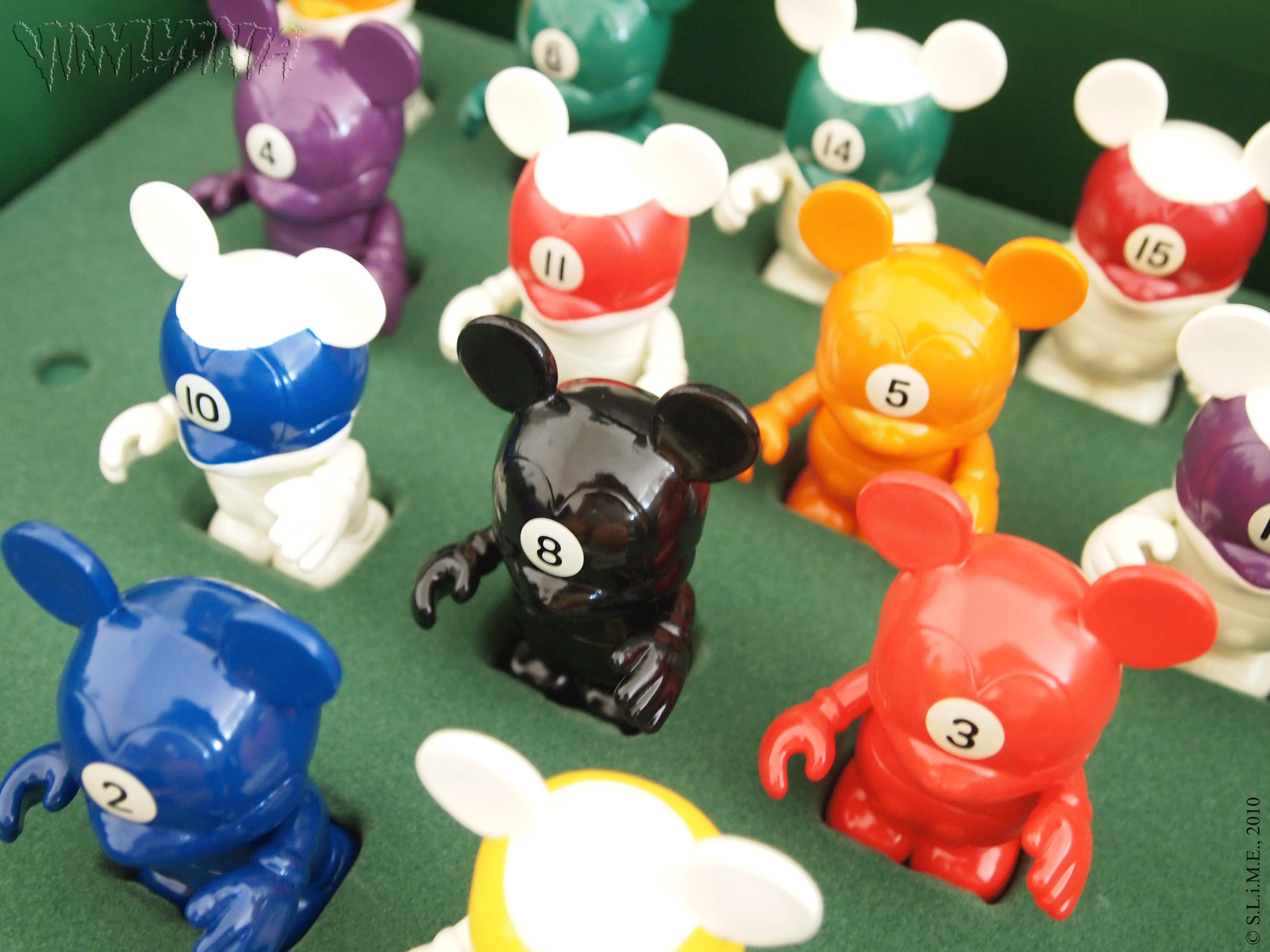 VinylMania: Vinylmation Billiards Set!