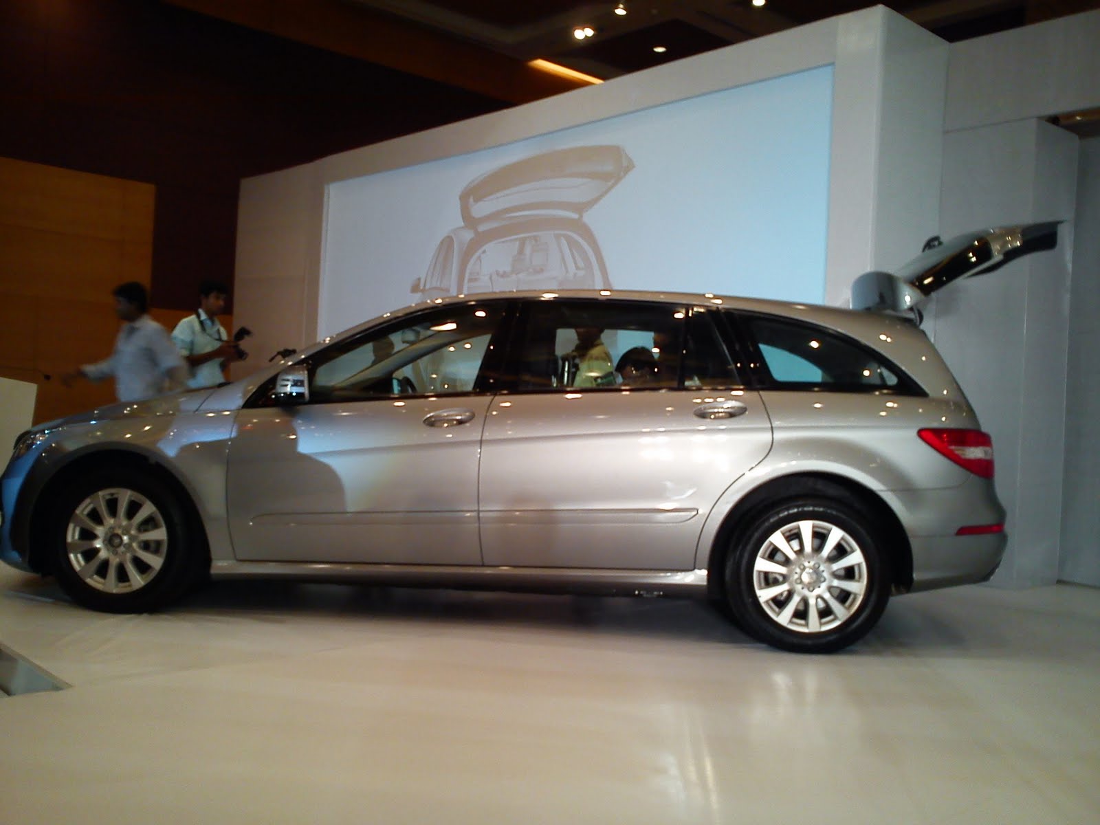 Mercdes Benz launches New R Class, priced @ Rs. 58.79 Lakhs - Mercedes ...