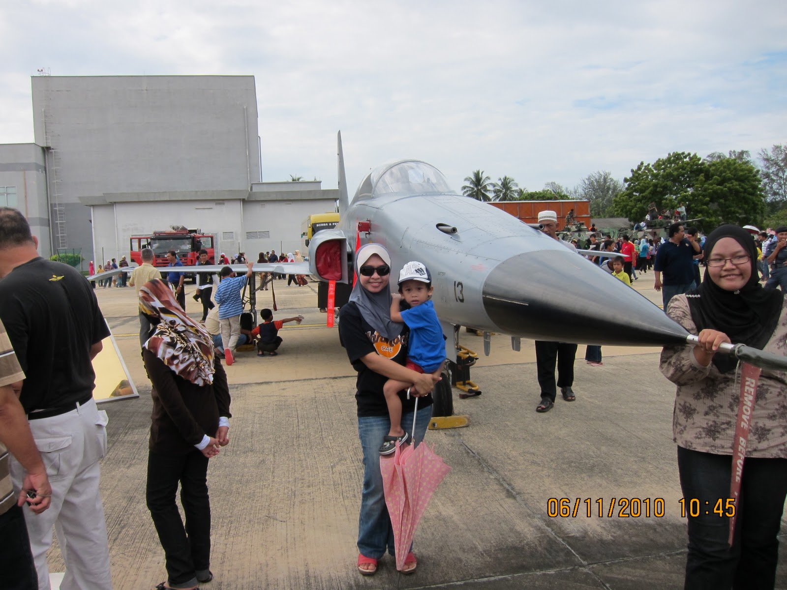 SkafMerahHati : TUDM open day...