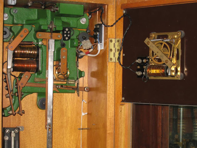 The Gents' 'Pulsynetic' Waiting Train Electric Turret Clock Movement ...