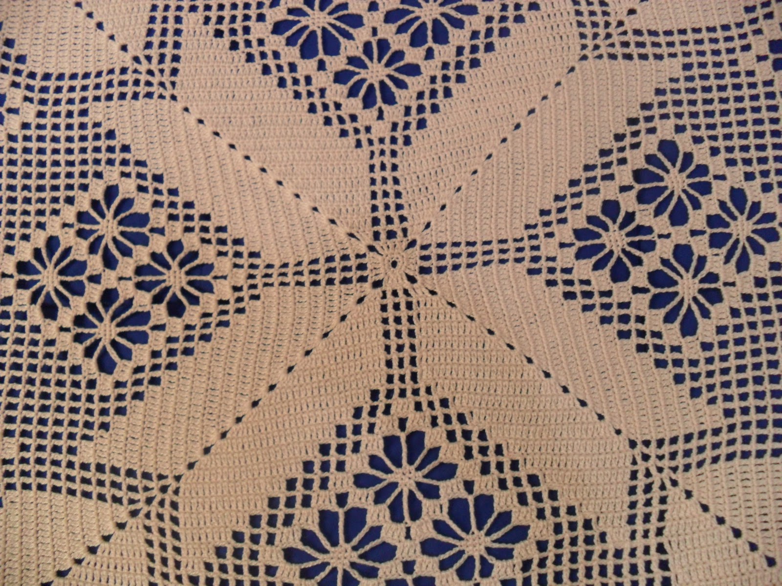 Meus trabalhos: Toalha quadrada (Crochê)