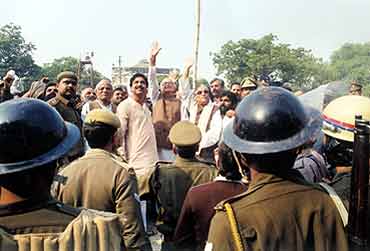 HINDU JAGRAN MANCH (हिन्दू जागरण मंच): ढांचे की पूर्णाहुति:: :: 6 ...