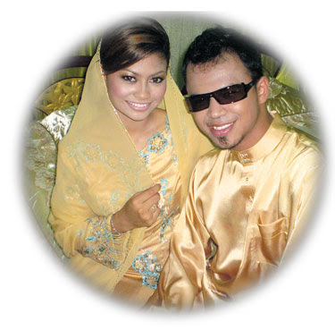 PutraPg76: GAMBAR PERTUNANGAN ALONG RAJA LAWAK & ZILA AF4