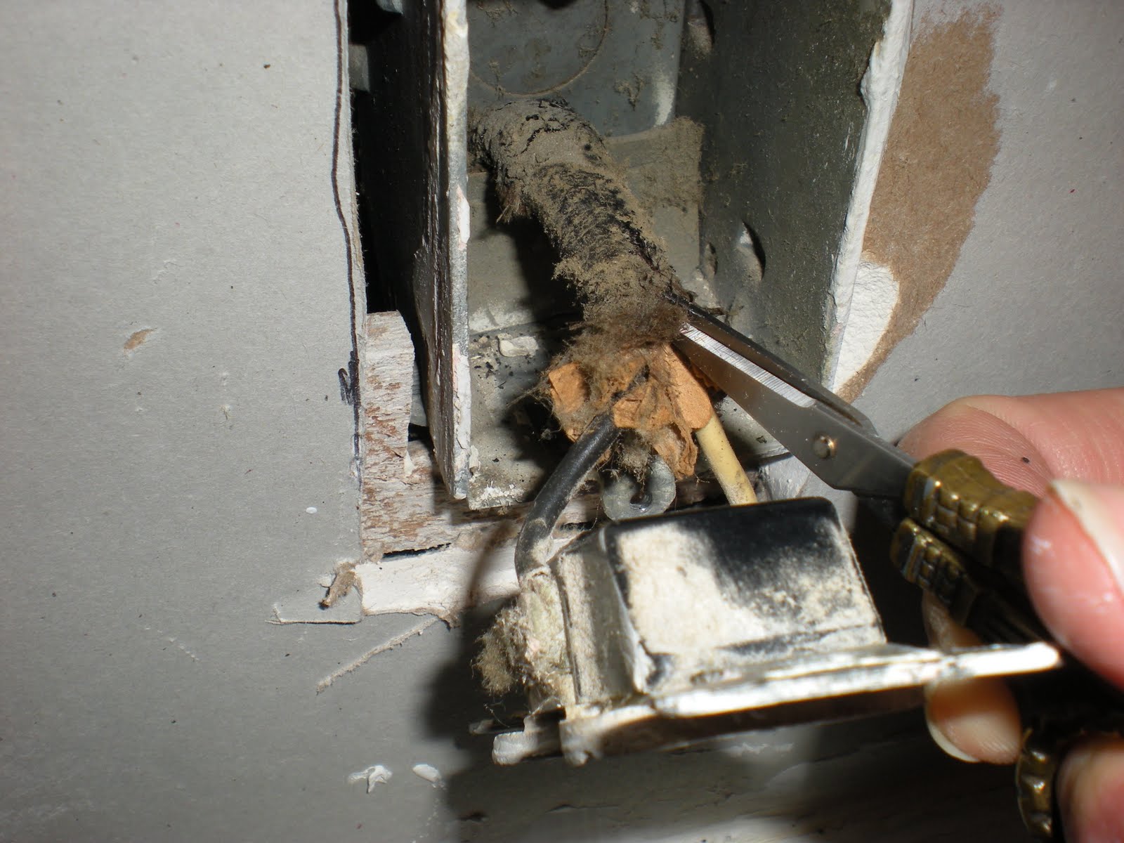 How to change an OUTLET yourself!