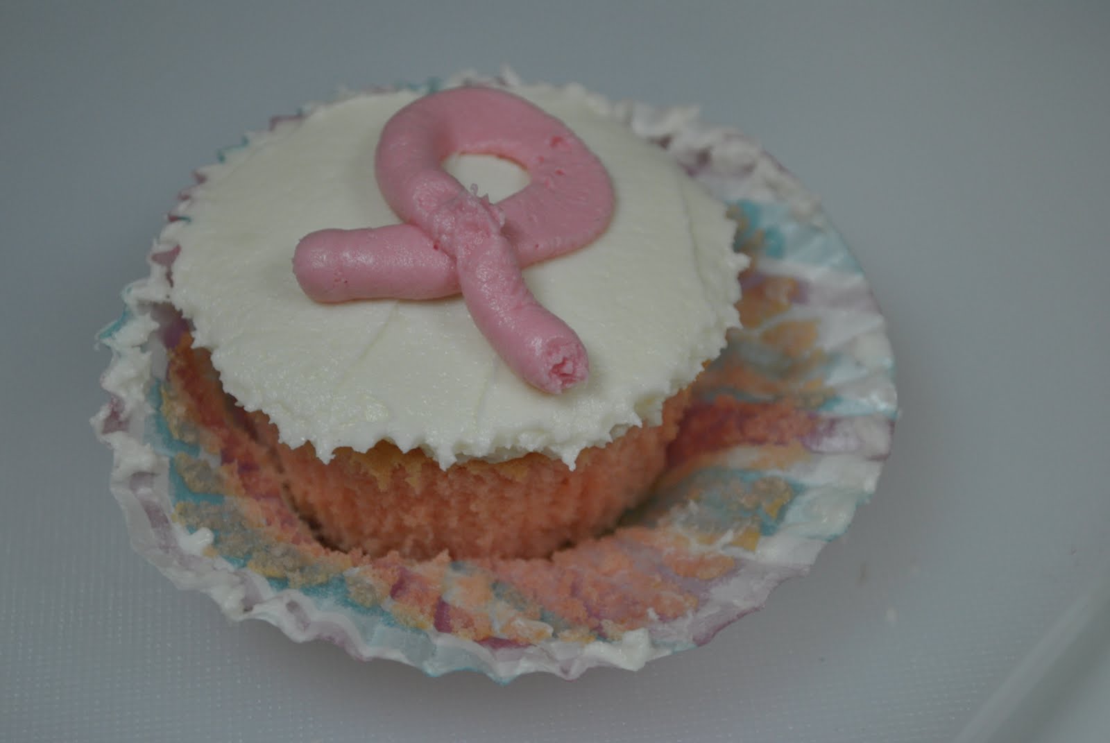 Live..Love and Bake: Breast Cancer Inspired Cupcakes