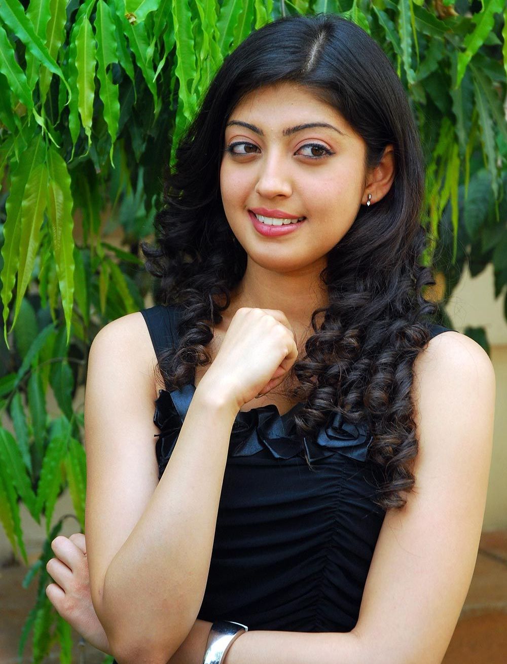 New celebrities hot pics: praneetha hot pics