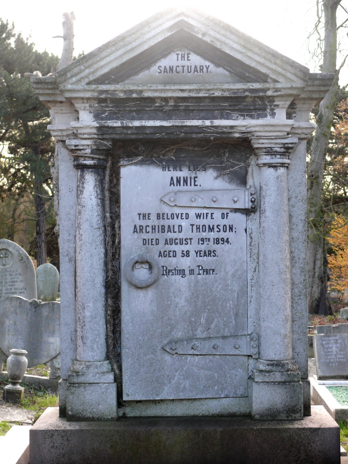 Cemetery Explorers: Chingford Mount Cemetery London