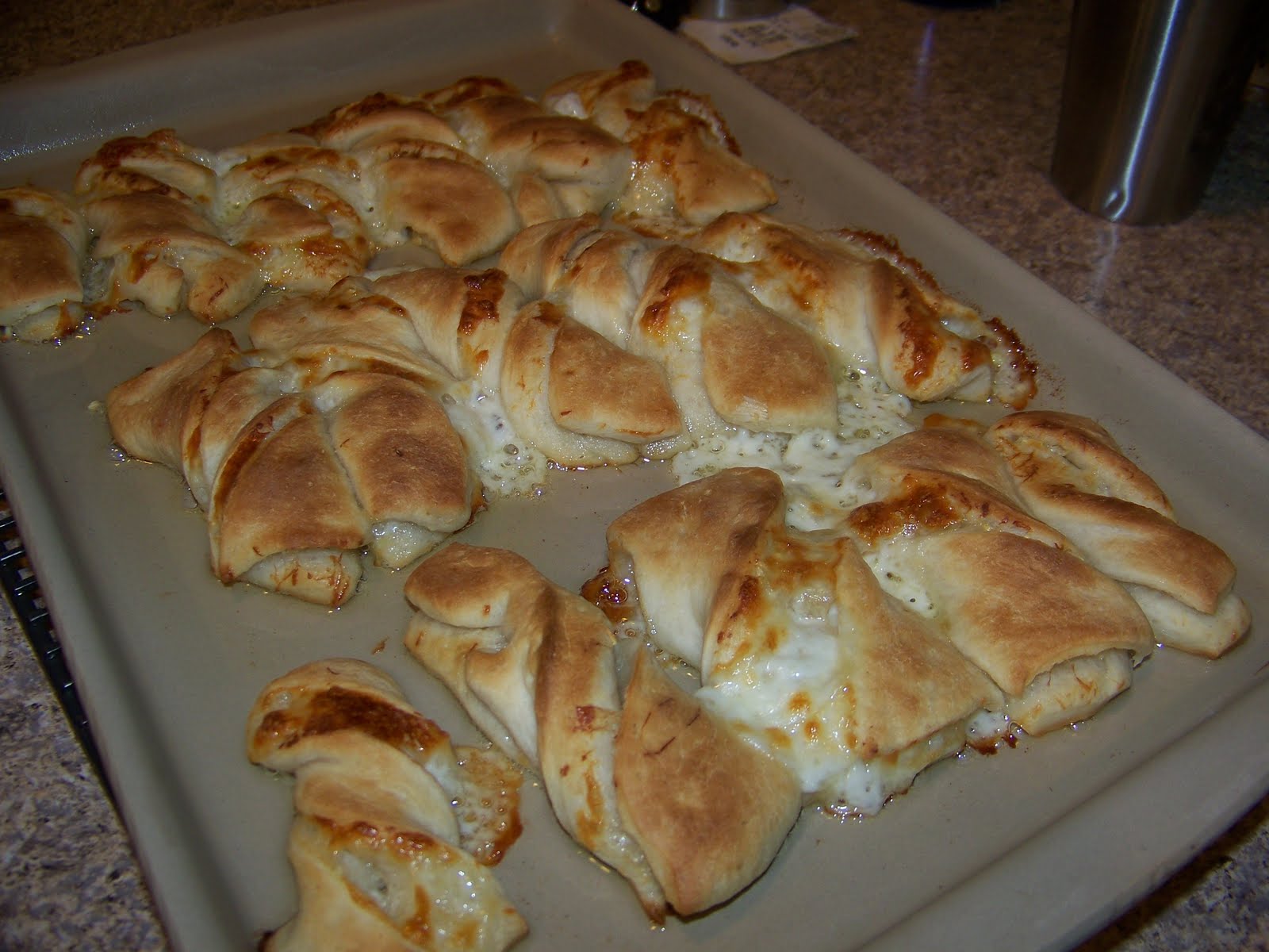 Stefanies Cooking Spot: Twisted Garlic Cheese Bread