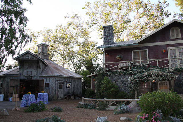 InCircle Interiors: Parenthood Set Design