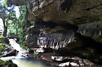 Arya Wira Bumi: Legenda Danau Ranau dan Misteri Goa Puteri