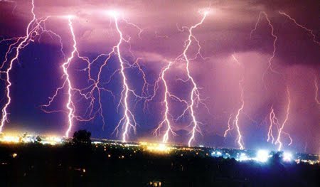 Planeta Desconocido: ¿Cómo se forma un relámpago?