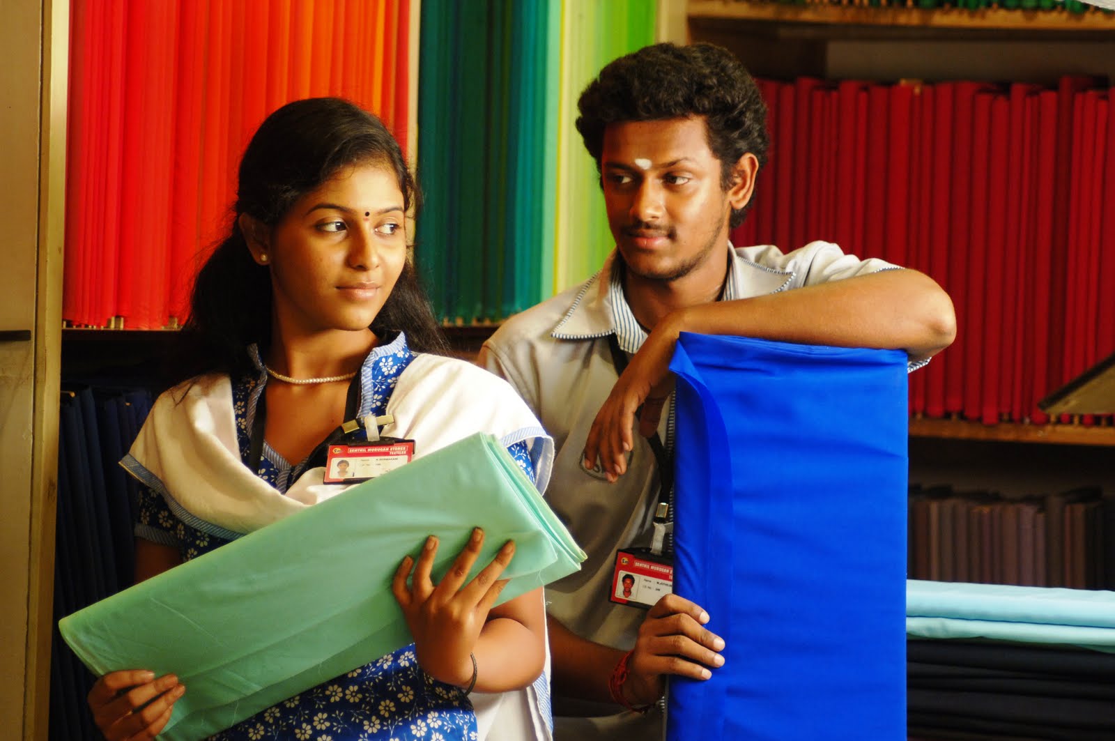 World4Media: Angadi Theru BluRay Video Songs