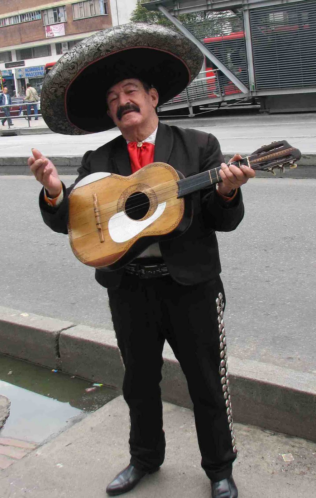 Mike's Bogota Blog: The Musicians' 'Beach'