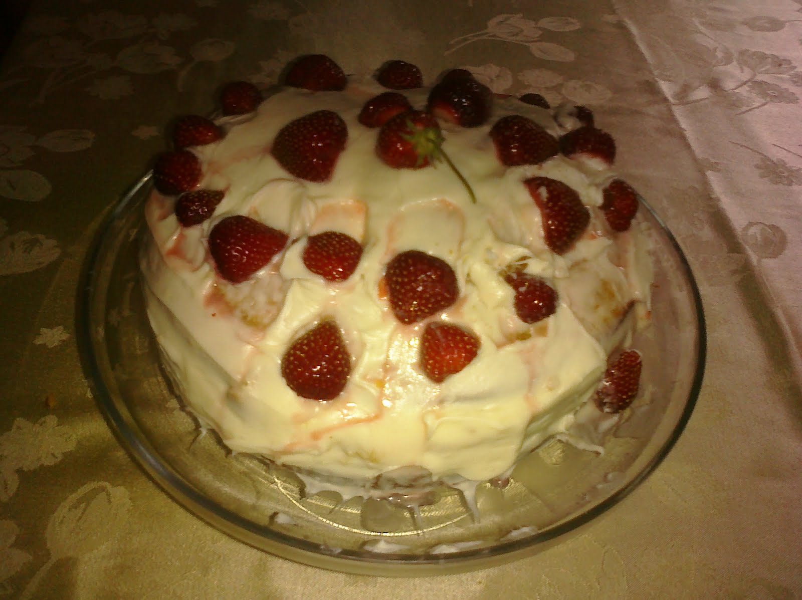 Smiling Mama: Ecstasy, Despair and Ecstasy: The Story of a Cake