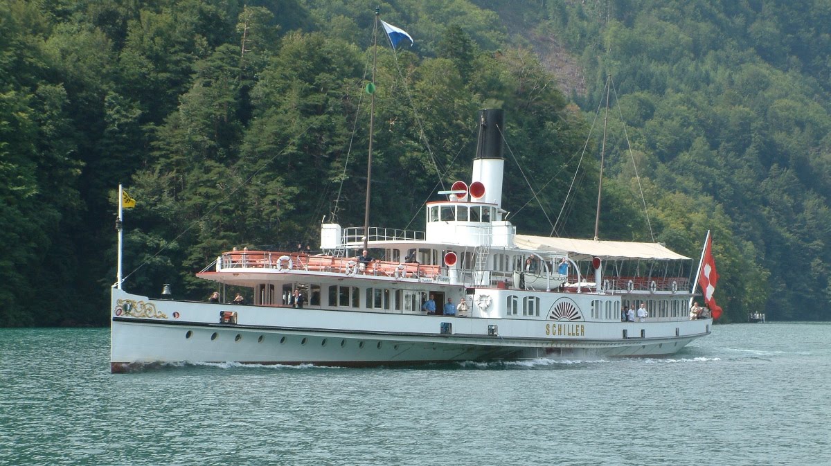 Paddle Steamer Schiller sailing between Rutli and Bauen in 2007