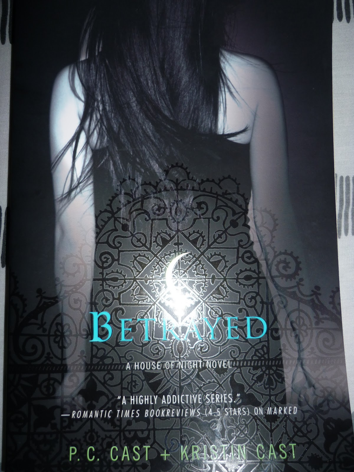 Aradia's blog: Betrayed - P.C Cast + Kristin Cast