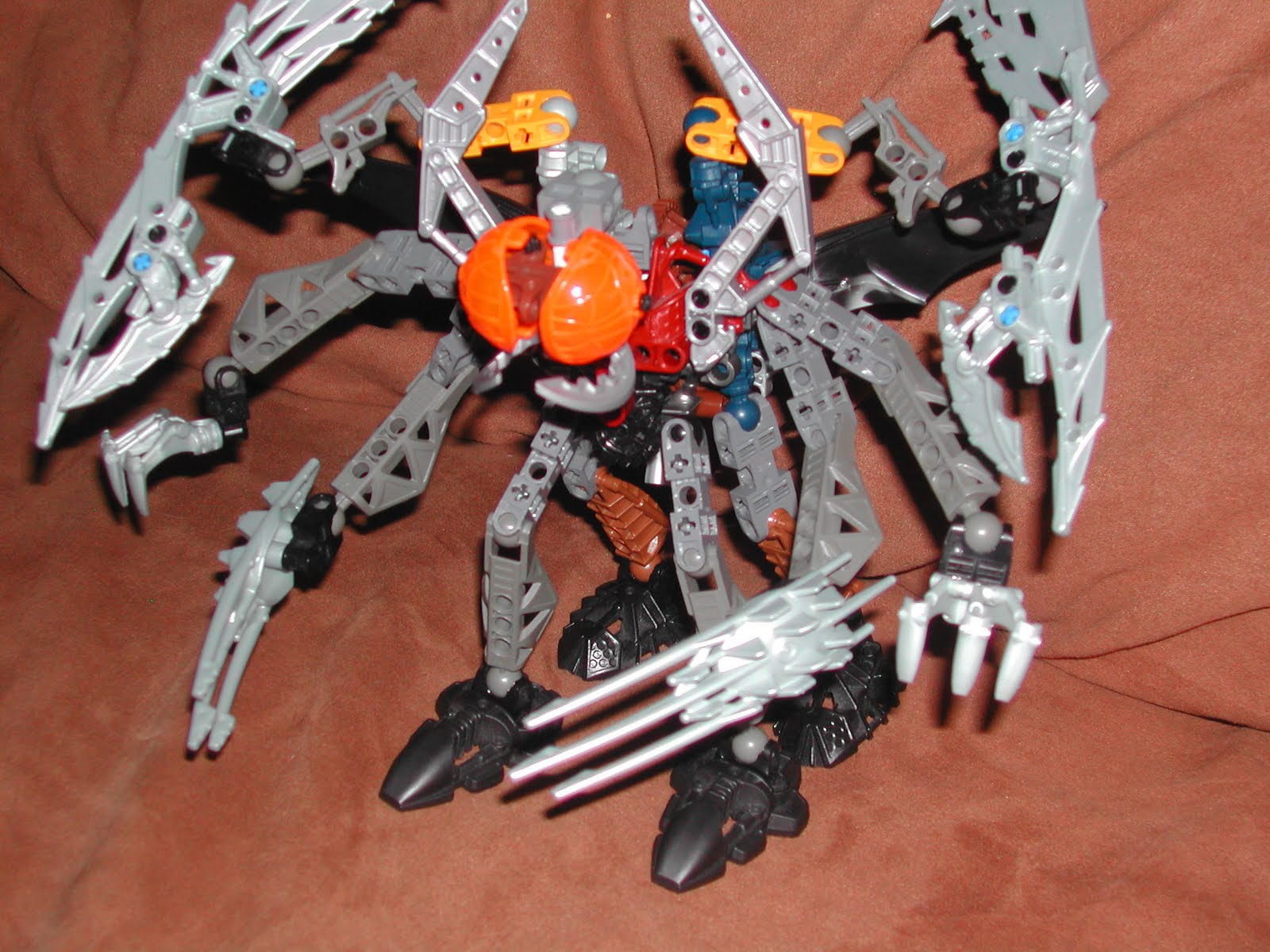 Yum Yum City: bug bionicle