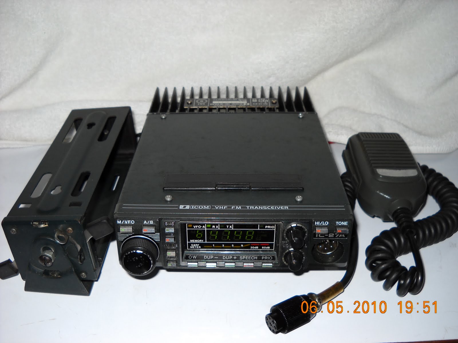 Sinar Agung ( Y C 2 V D I ): RIG ICOM 27A + BREKET ( SOLD KAL - SEL )