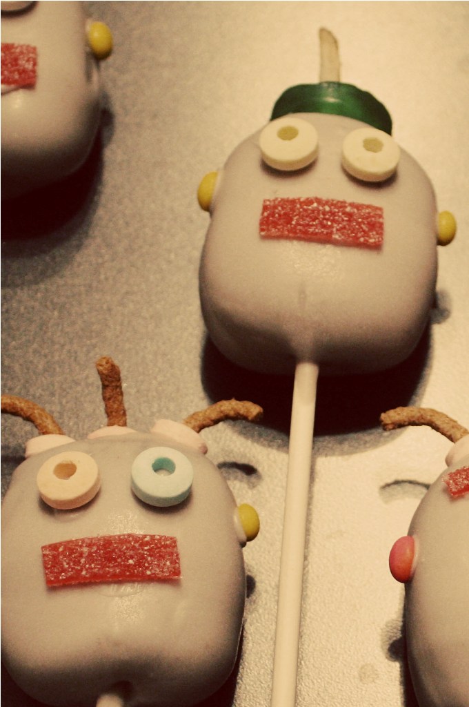 s w e e t | p e t u n i a: robot cake pops