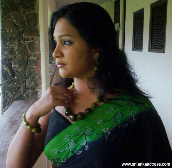 DAMITH PICTURE MART: Nadeesha Alahapperuma | wearing Sarees photo ...