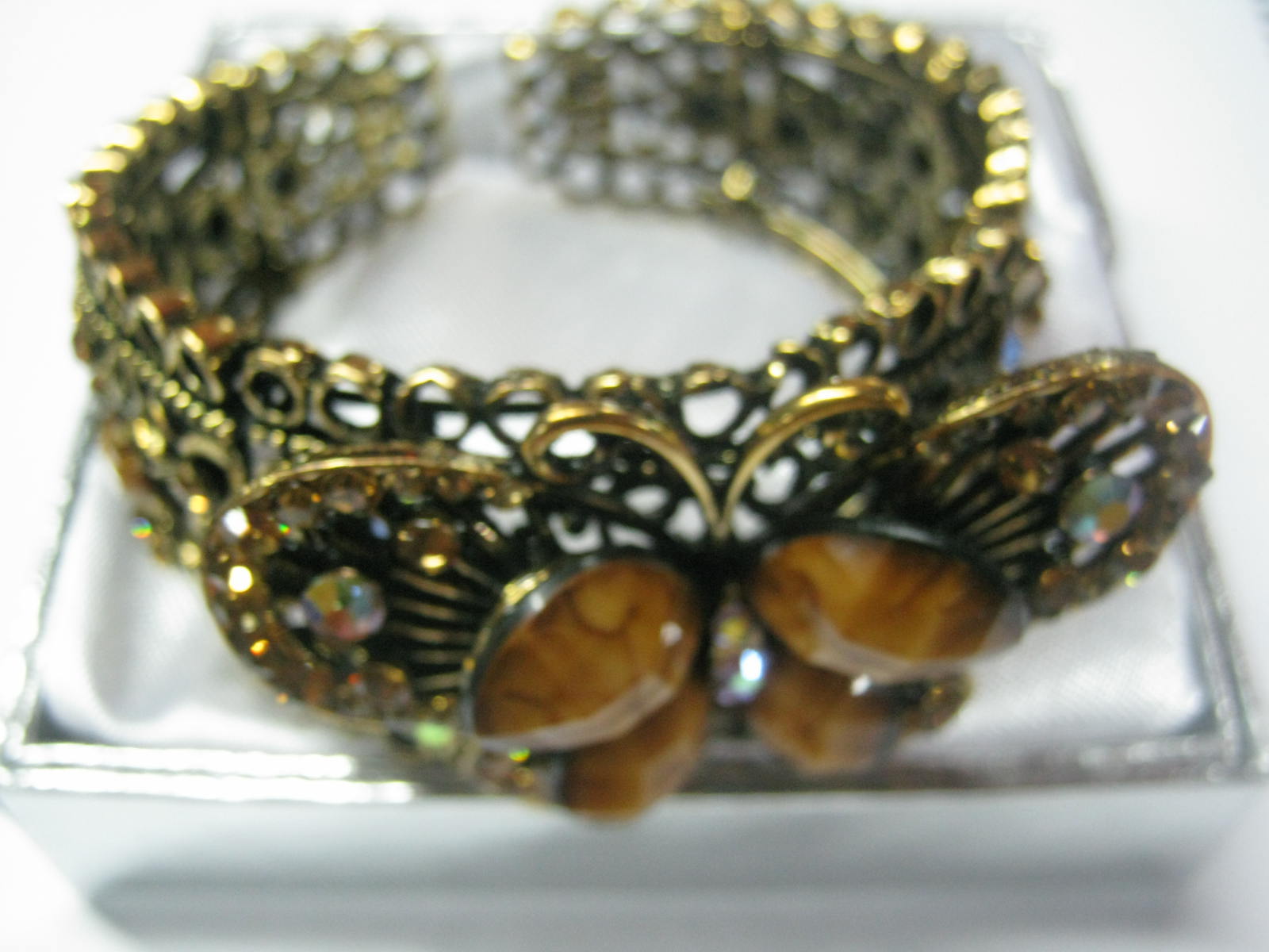 Sabah Crystal & Pearl: 6) Gelang Diperbuat Dari Kulit Kerang