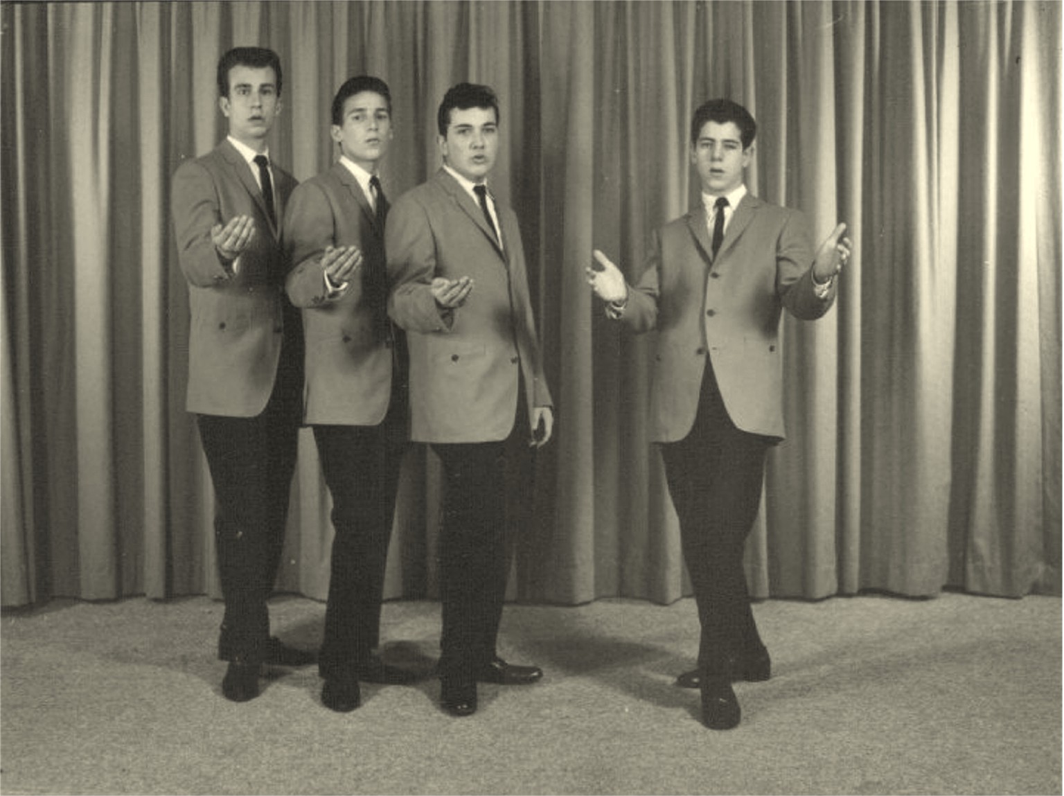 WHITE DOO-WOP COLLECTOR: THE CONSORTS aka THE CHUCKLES aka THE FOUR CLEFS