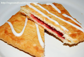 Pillsbury - toaster strudel Raspberry - Vegas and Food