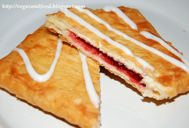 Pillsbury - toaster strudel Raspberry - Vegas and Food