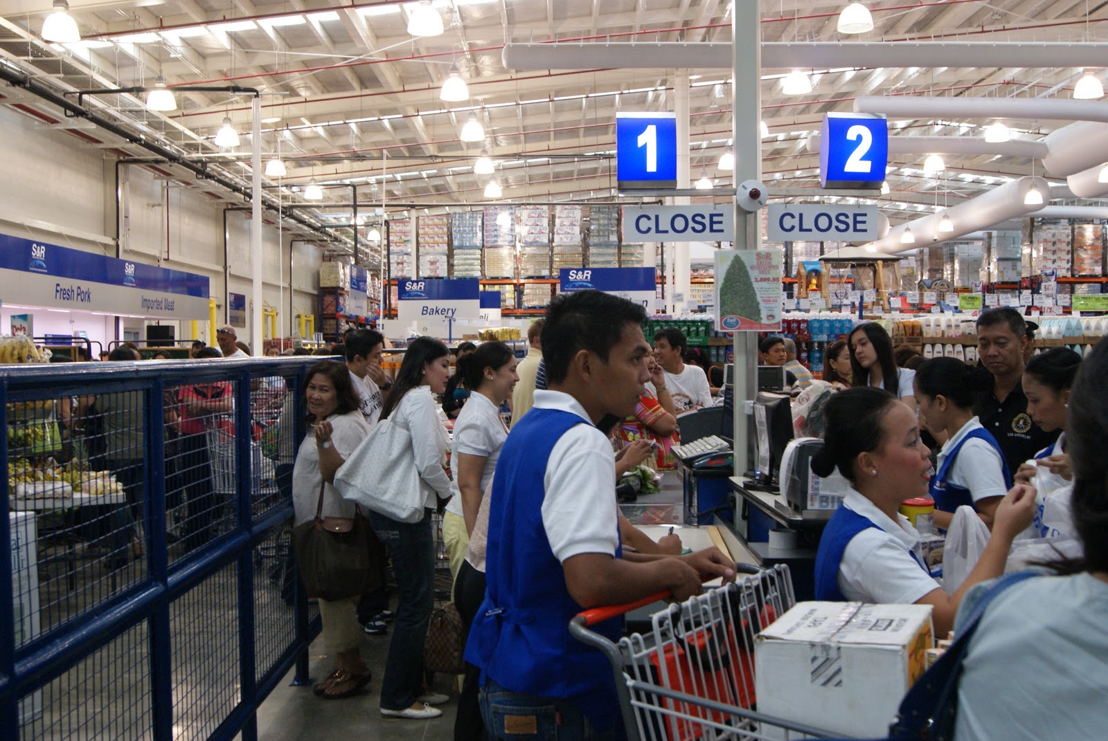 S & R opens it Cebu Branch