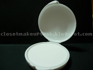 Stockpiled!: Pigeon pressed powder in White (Japan)