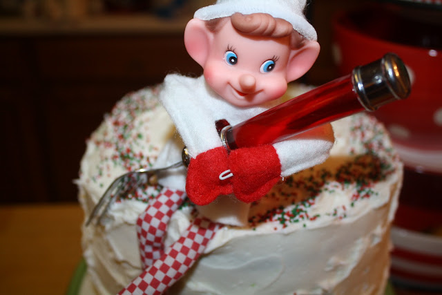I Have A Big Story To Tell: The Elf on the Shelf.....er, Cake!!!!