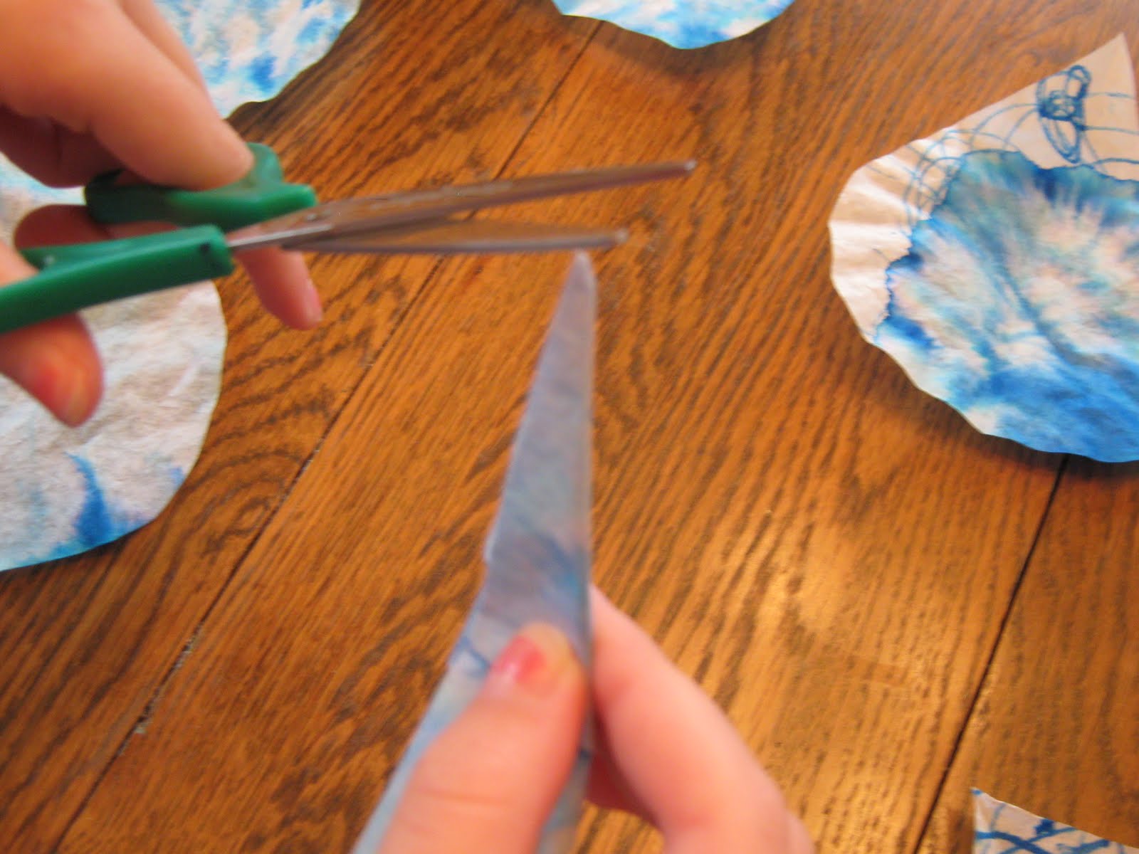 Almost Unschoolers: Freezing Rain Snowflake Craft