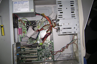 ARMADO Y DESARMADO DE UNA PC: DESARMADO y ARMADO DE UNA COMPUTADORA (PC)