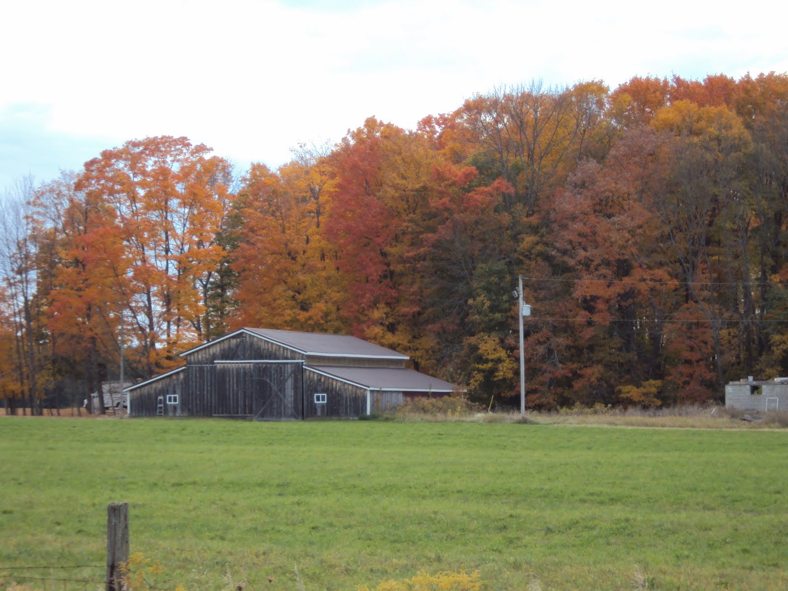 Holly Hills Primitives: AUTUMN IN NORTHERN MICHIGAN...