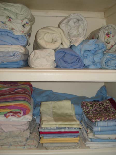 Organising the linen cupboard | down to earth