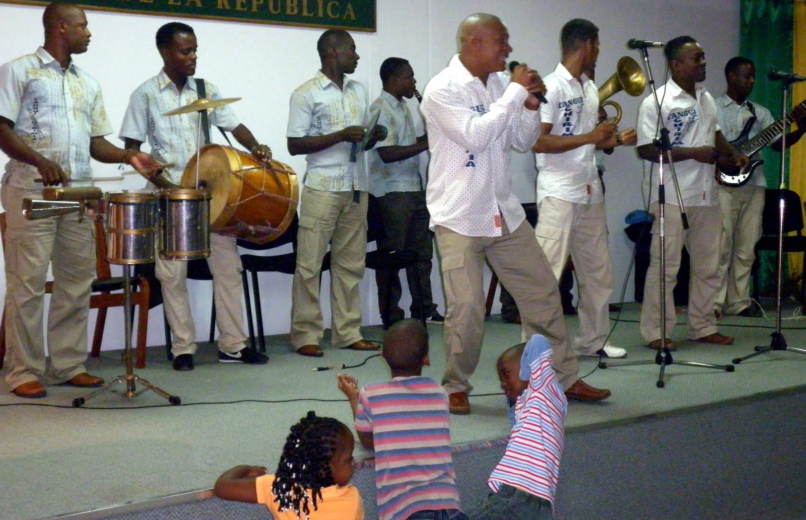 Lo que vos te merecés!!: LA CHIRIMÍA. CONFABULACIÓN DE VIENTO Y PERCUSIÓN